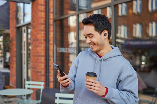 Guide to Active vs. Adaptive Noise Cancelling Technology - JBL Singapore